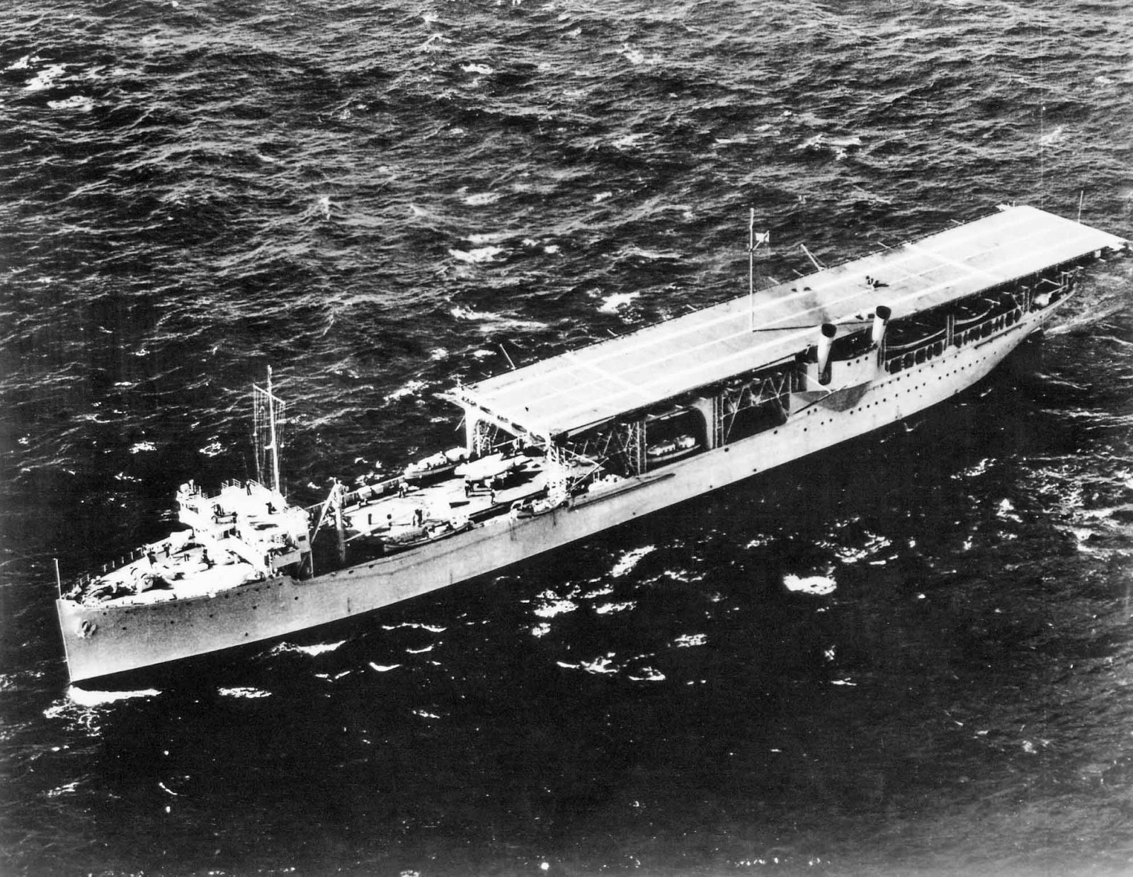 Guerra abierta: USS Langley
