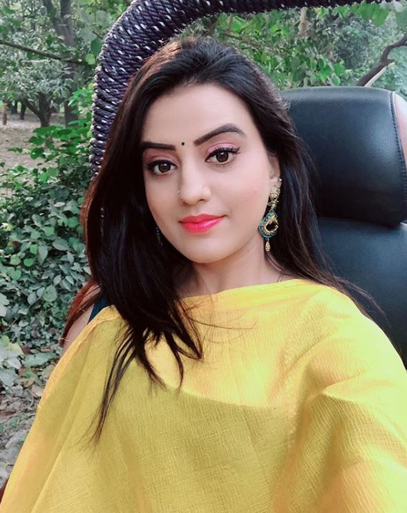 Akshara Singh Wiki, Bio, Age, Height, Weight, Boyfriend, Family, Photos & More - CelebsInTrend
