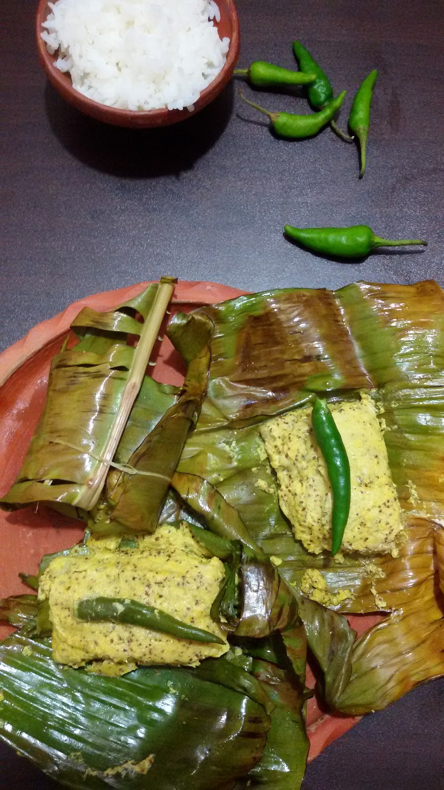Bhetki Macher Paturi (Barramundi Fish Fillets wrapped in Banana leaf ...