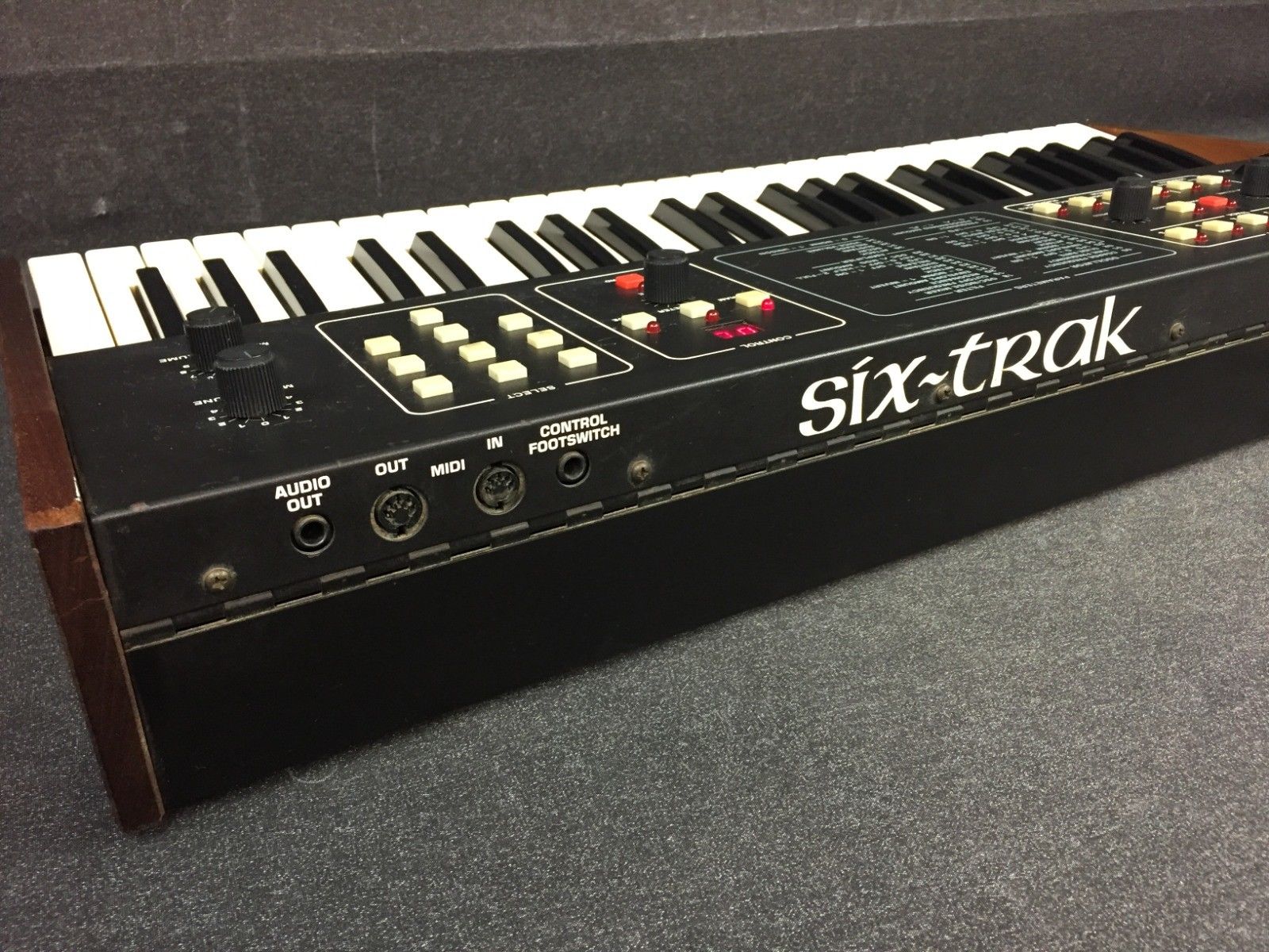 MATRIXSYNTH: Sequential Circuits Six-Trak Model 610 SN 001200