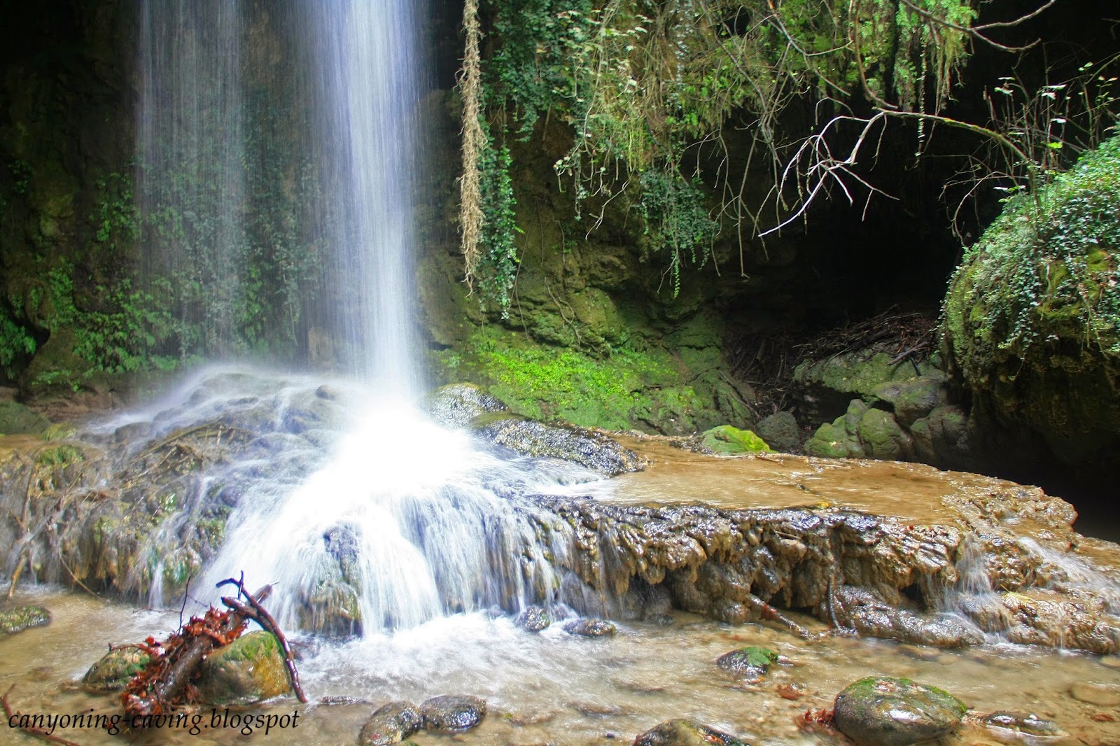 Canyoning - Caving: Καταρράκτης Ζεστών νερών, Σιδηρόκαστρο, Σέρρες