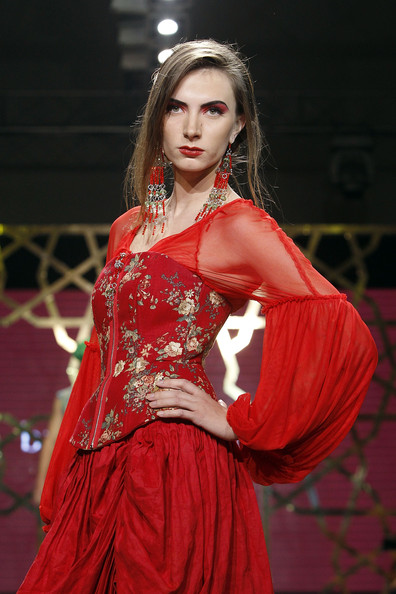 Computer: [ChatMasti] Fashion Model Ramp Walk on General Defile