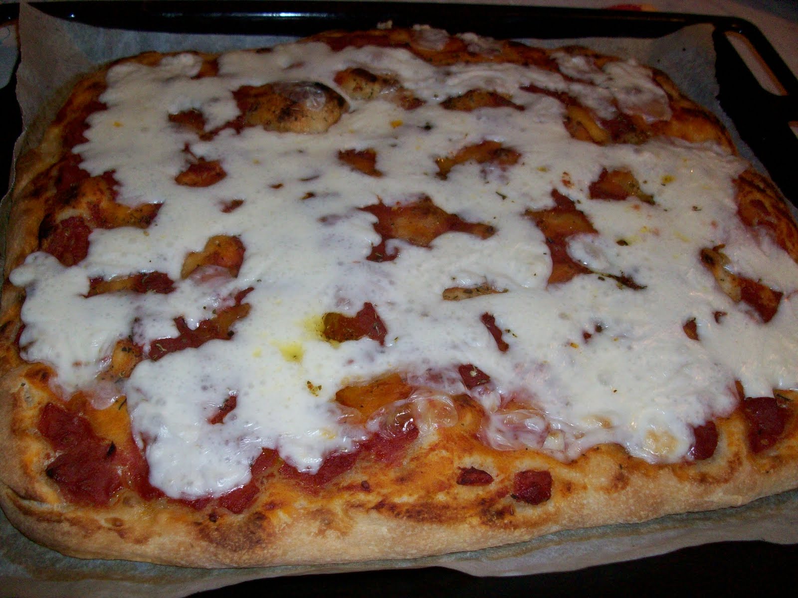 Un po' dolce e un po' salato. . .: Pizza alta in teglia con lievito ...