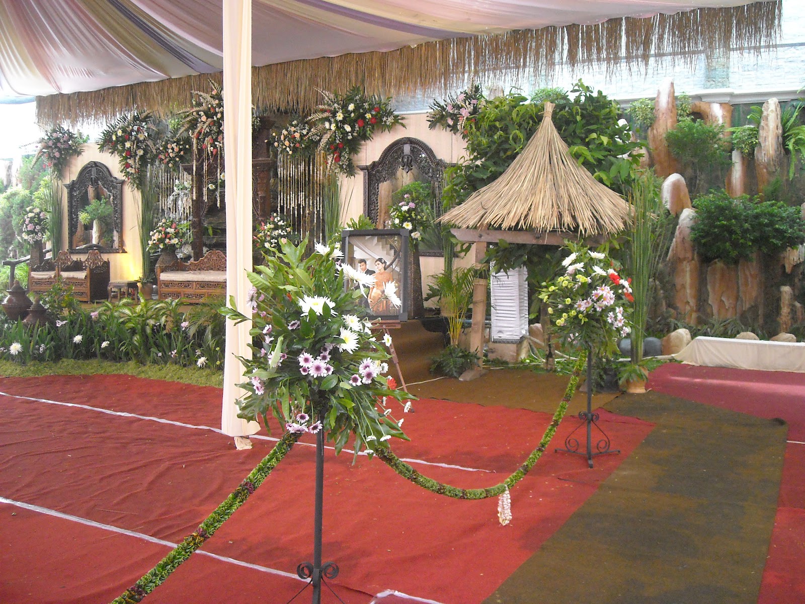 BUNGA DEKOR: DEKORASI PERNIKAHAN OUTDOOR