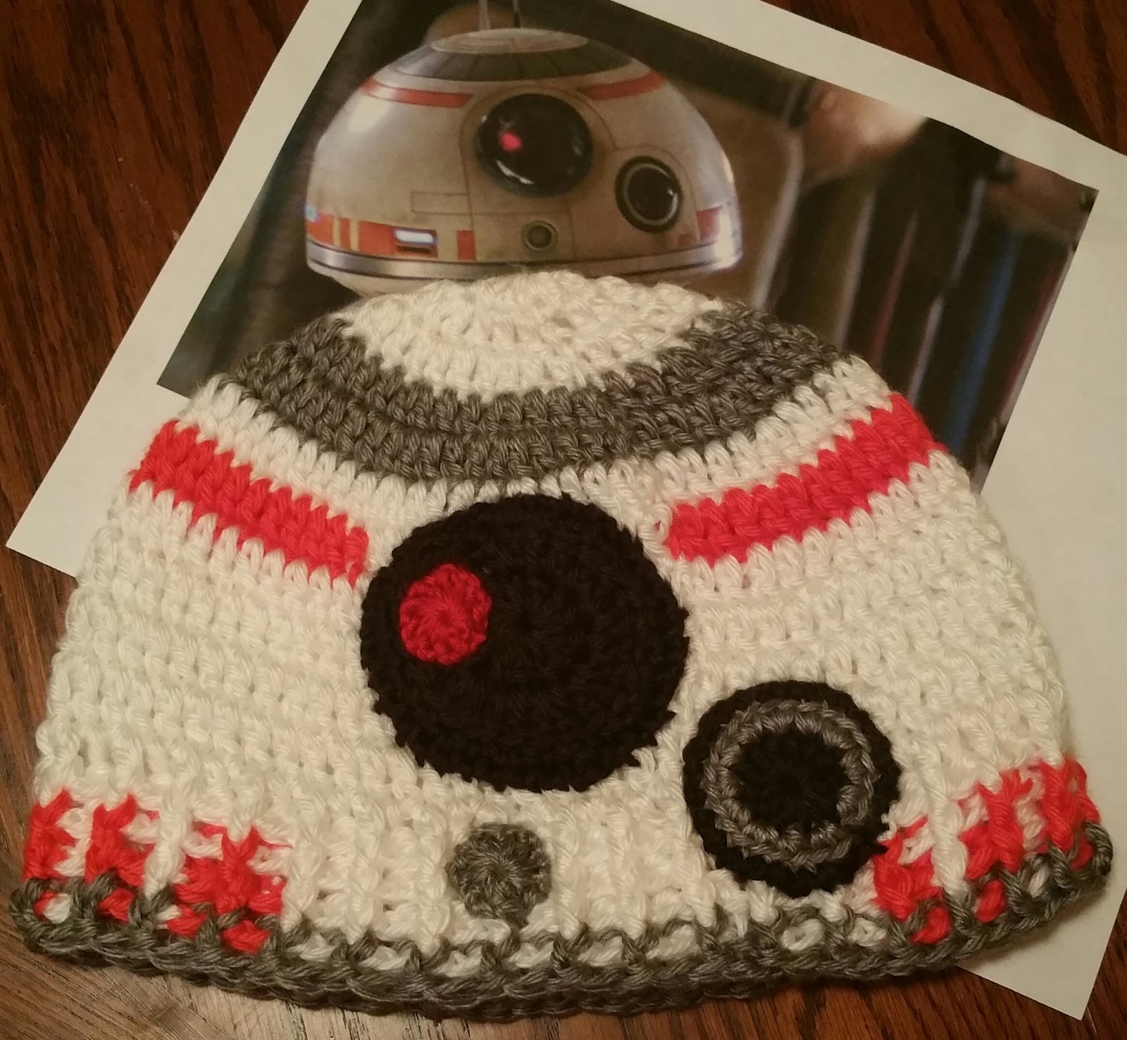Crocheters of Awesome: Freebie Friday - Droid Beanies!