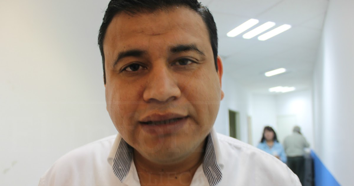 Santiago Leal Amador, director Jurídico, y la síndica Rosa Evelia ...