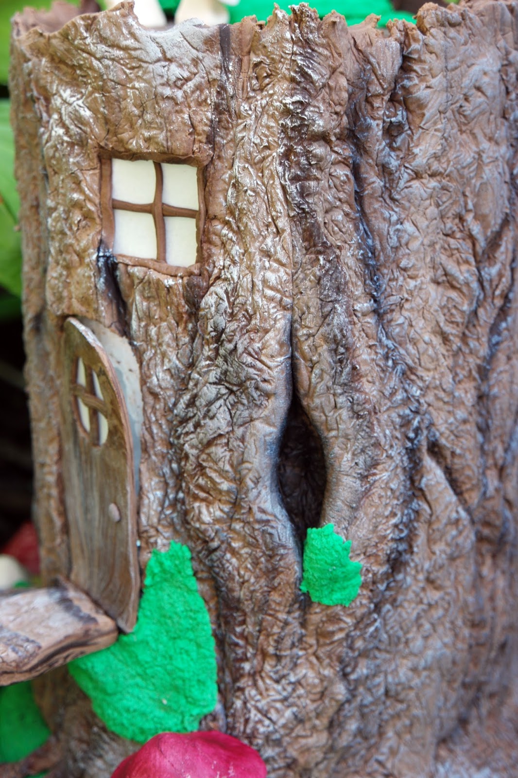 padicakes: Woodland Fairy Tree Stump Cake with Lit Windows