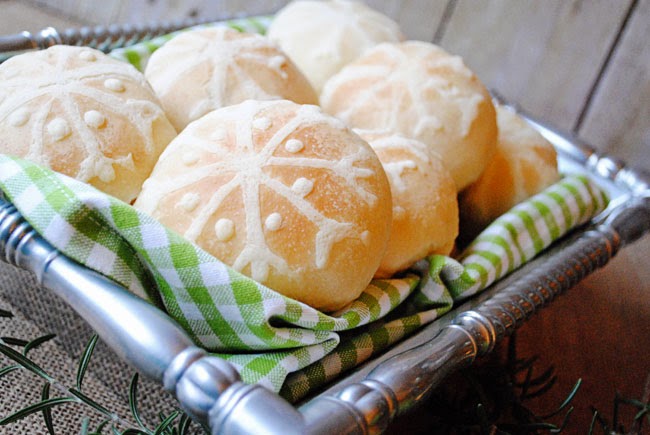 Snowflake Rolls | i should be mopping the floor