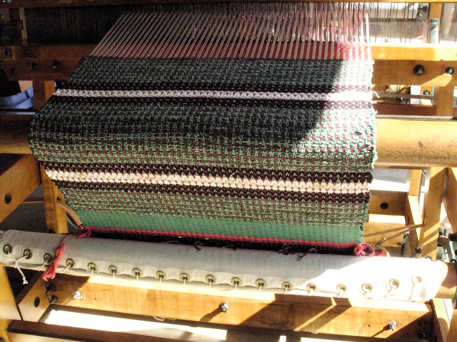 Daisy Hill Weaving Studio: Having Fun with Weaver's Delight Loom