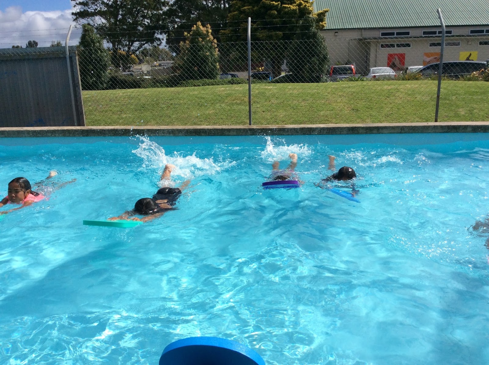 Room 2: "INCREDIBLE 2": Swimming - Learning to use the Flutter Board