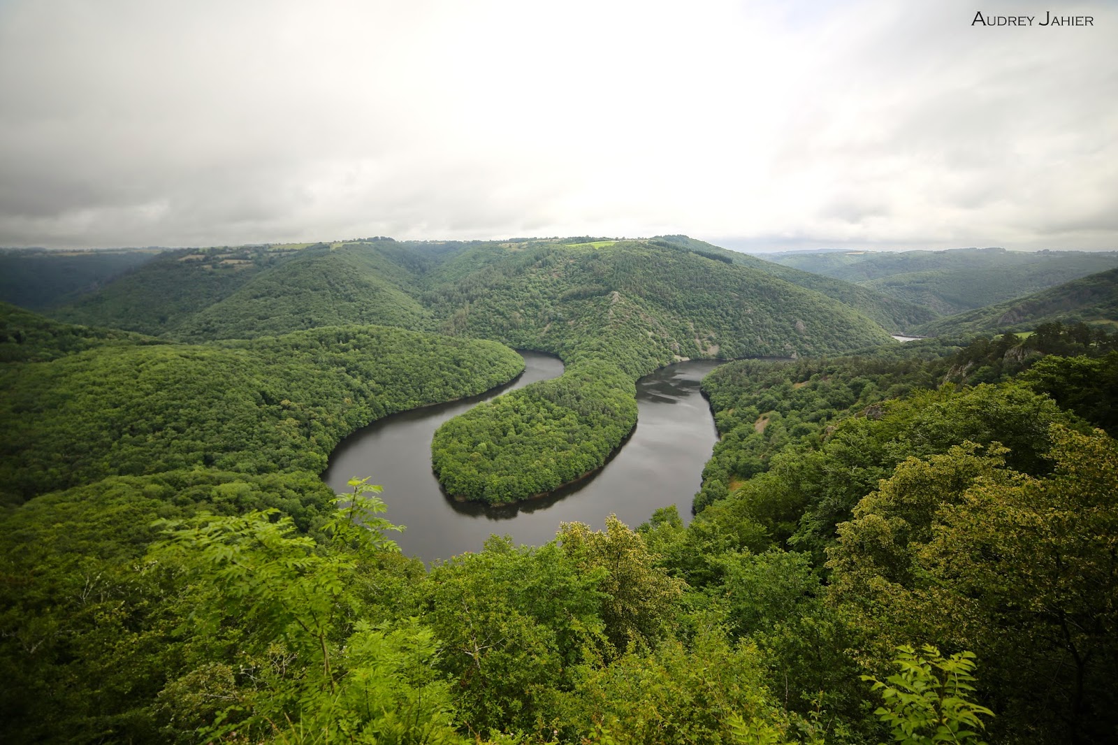 Méandre de Queuille, Auvergne | Dream Travel Shoot
