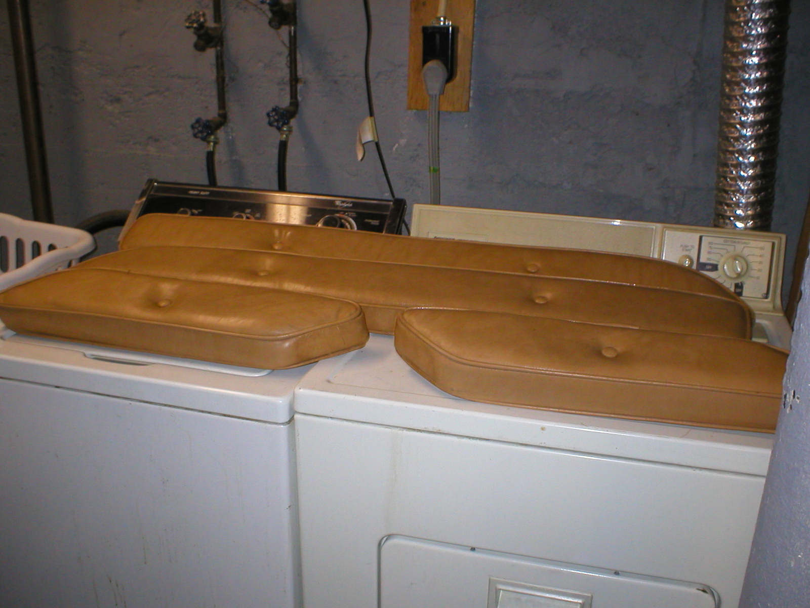 Silverton 34C: Fly bridge bolsters finished