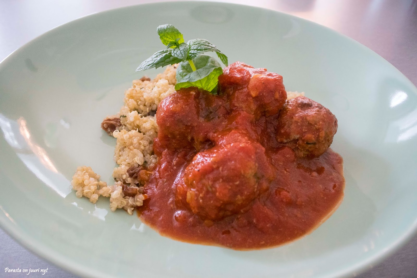 Parasta on juuri nyt: Marokkolaiset lihapullat ja yrttikvinoa