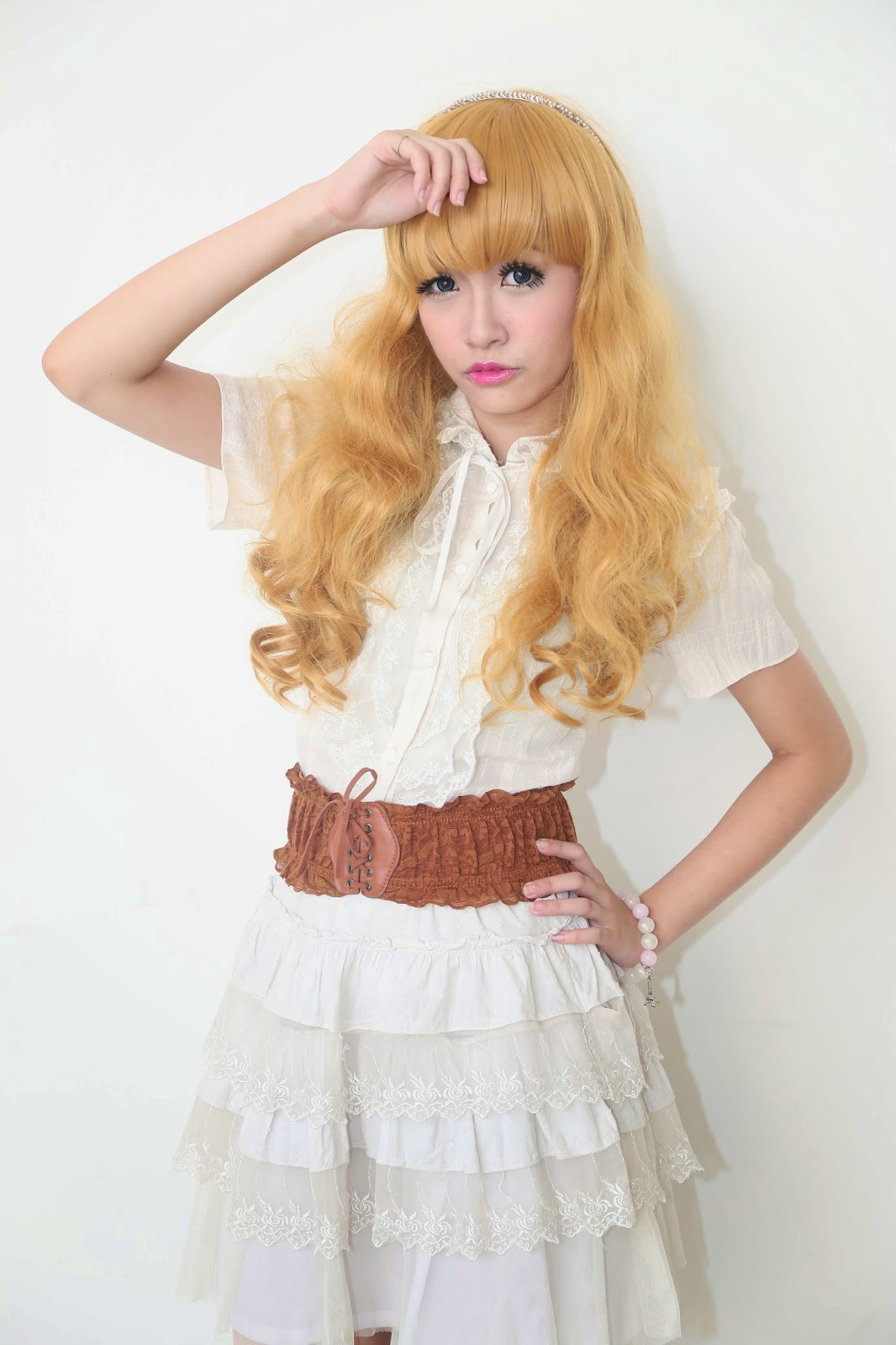Adventures of Angel and Moe Tails: Photo Shoot: Gyaru Doll with Jen Min