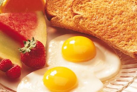 La importancia de desayunar antes de salir de la casa