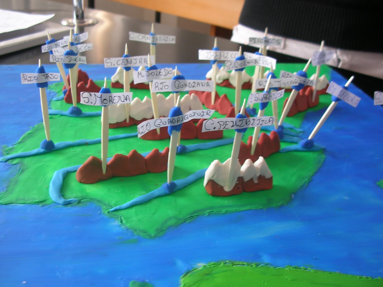 Las Ciencias Sociales en el Colegio "Amor de Dios": TALLER DE RELIEVE ...