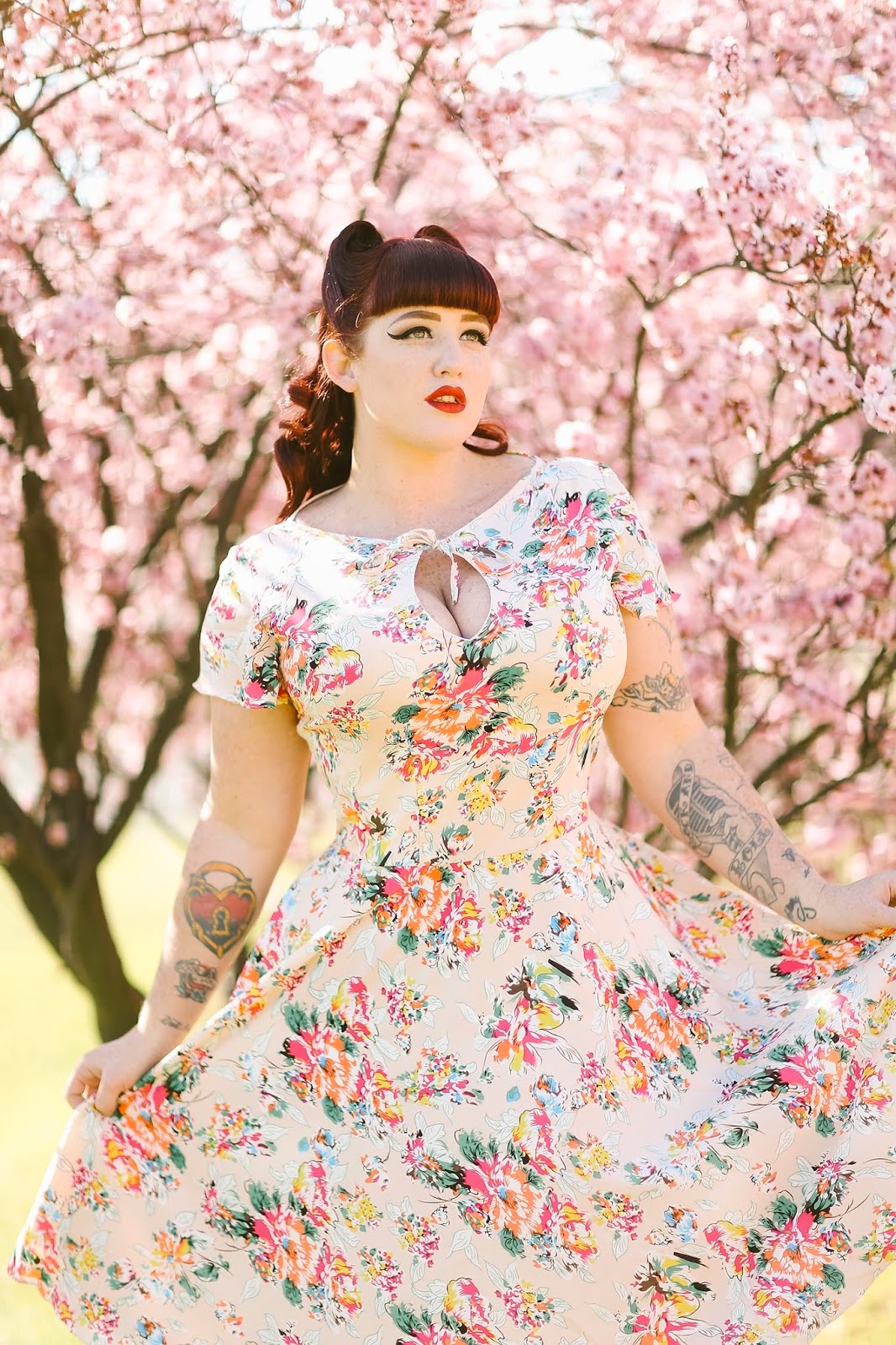 Curves to Kill...: Spring Pastels