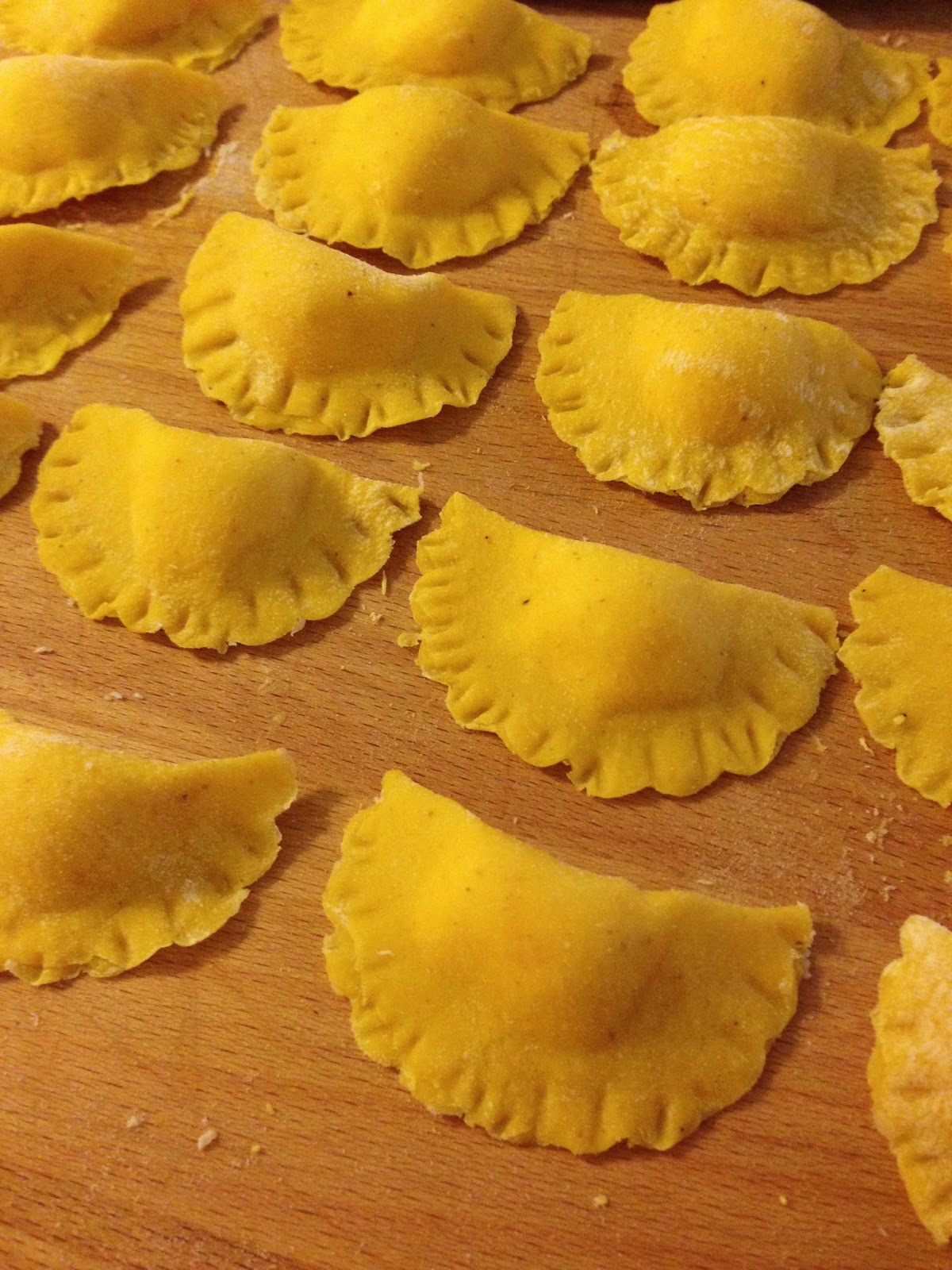 La Zucca Golosa: Ravioli o mezzelune al salmone con besciamella allo ...