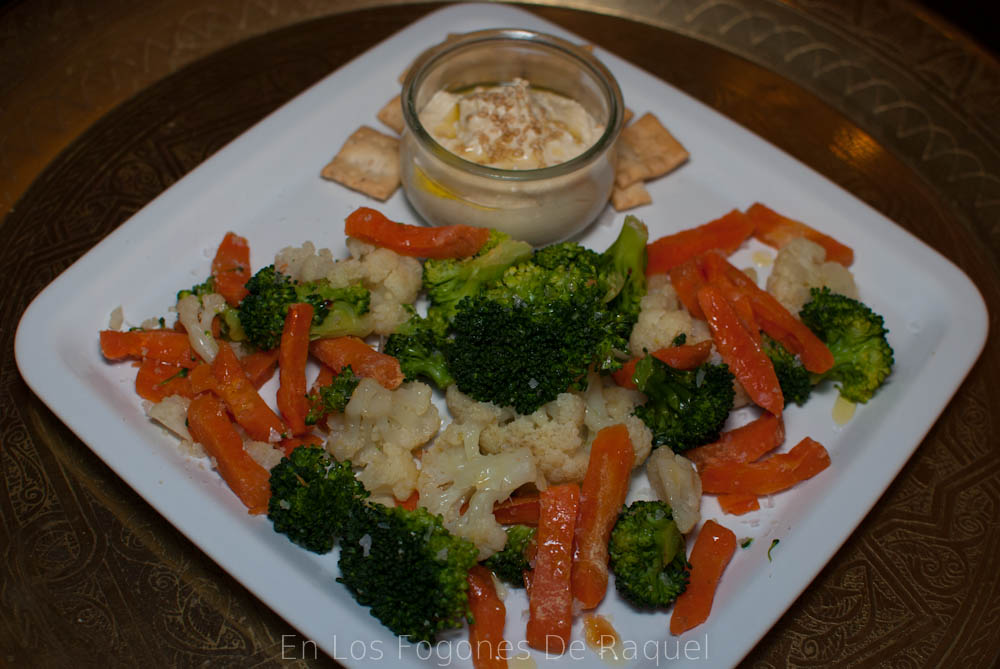 EN LOS FOGONES DE RAQUEL: HUMMUS CON VERDURAS AL VAPOR