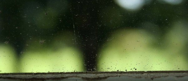 Cahaya Angkasa: Kaca-Kaca Berdebu