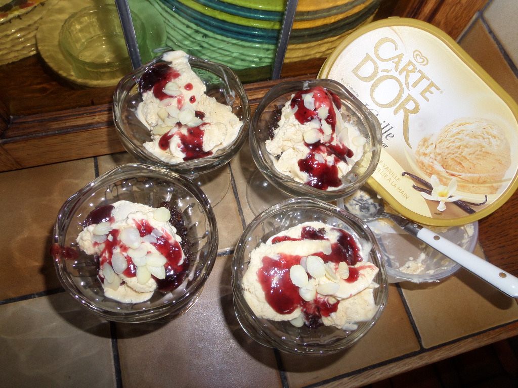 Madhouse Family Reviews: Festive recipe : Christmas Pudding Sundae