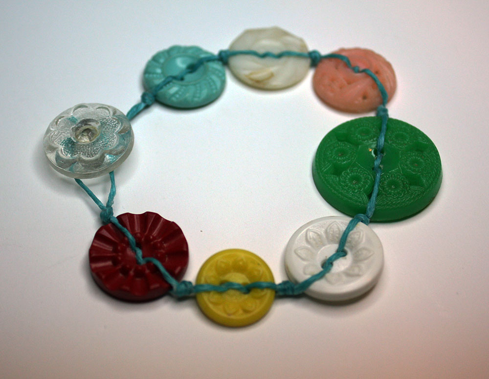 CraftyHope: Button Bracelet Tutorial