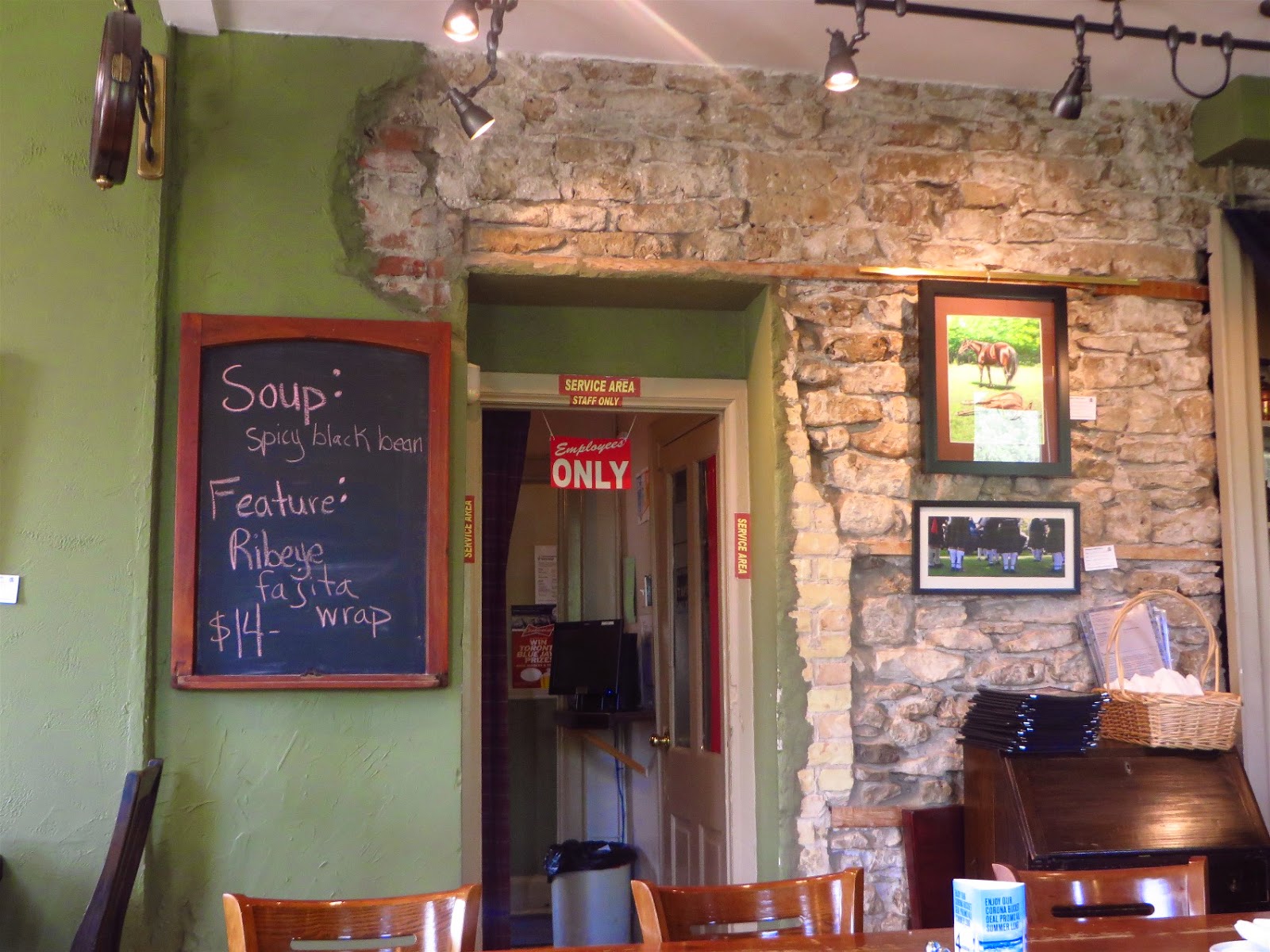 The World of Gord: Supper at the Brewhouse in Fergus,Ontario