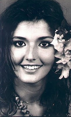 Cyrsti's Condo: Roberta Close