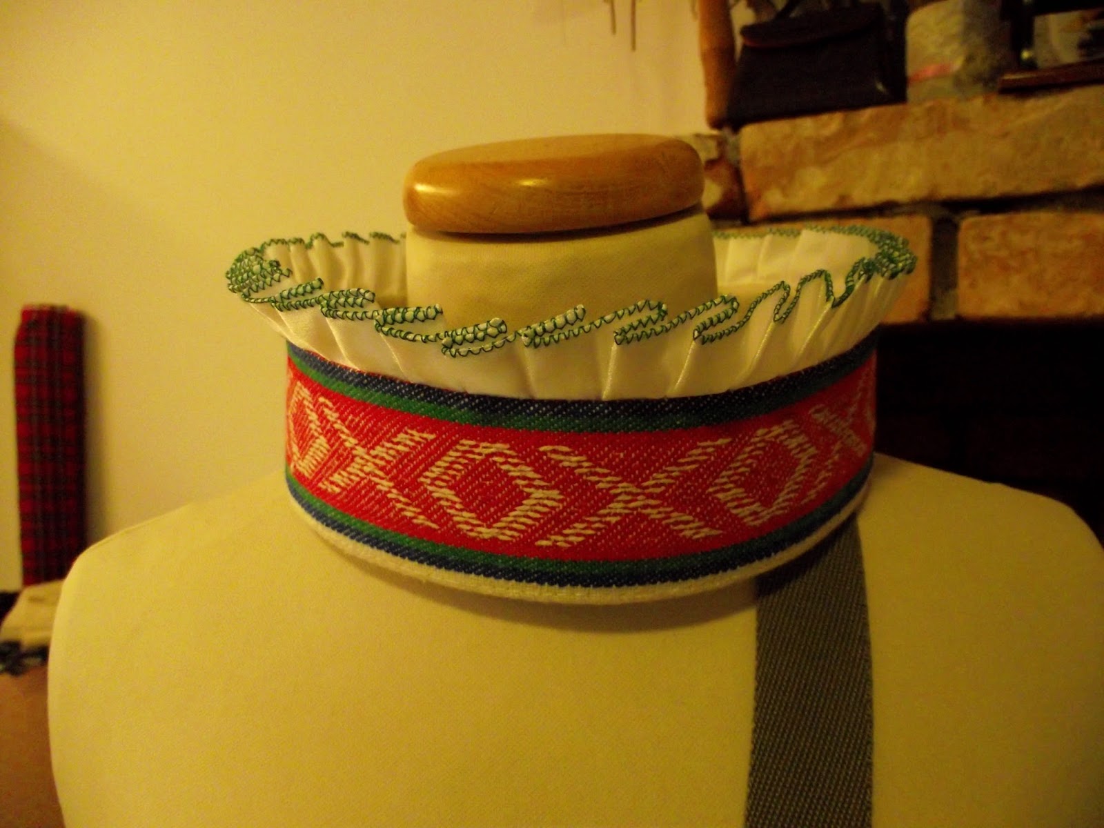 Dianos Dygsniai: Galvos papuošalas tautiniame kostiume