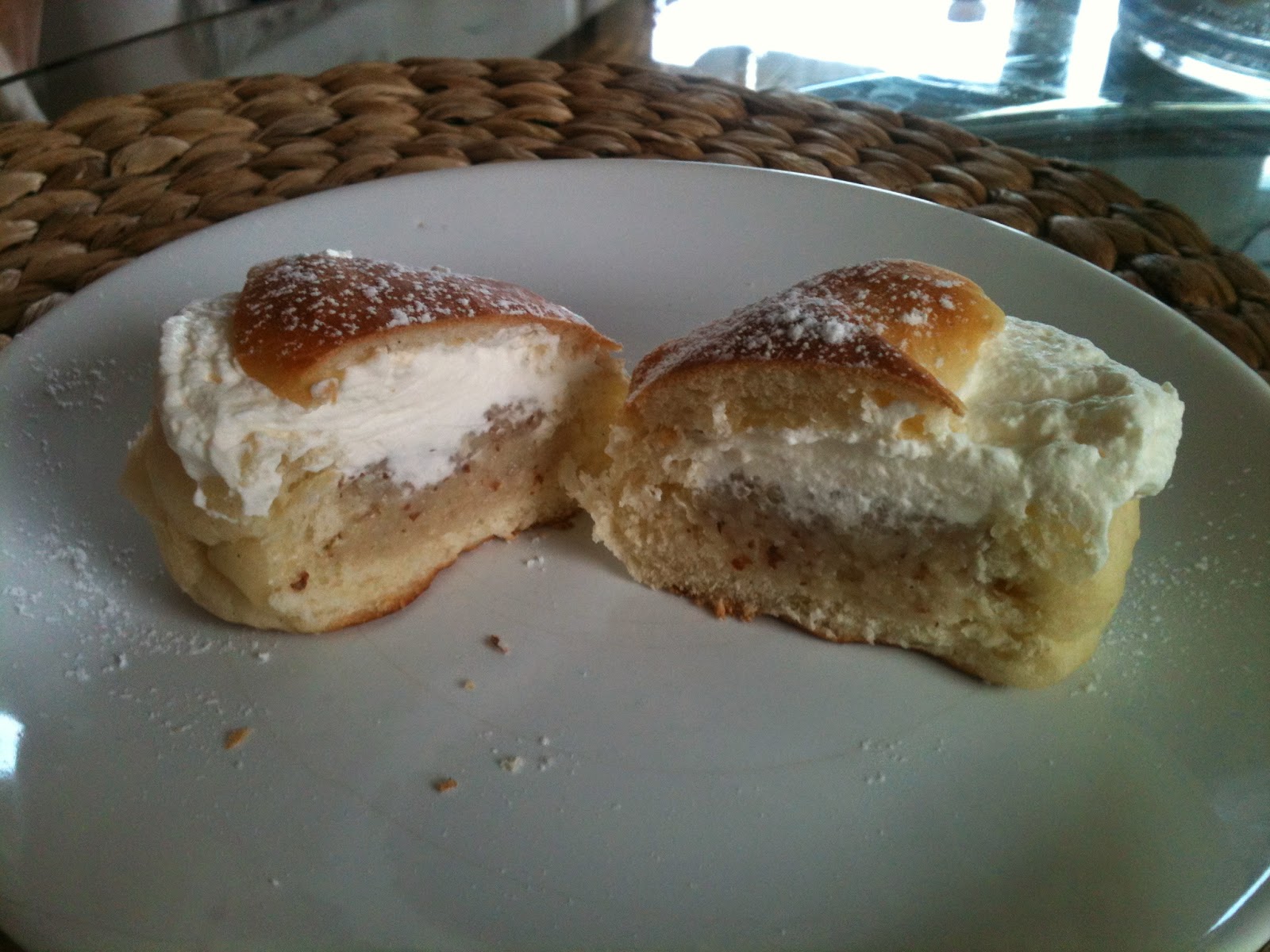 Laura's Gourmandises: February is Semlor month in Sweden
