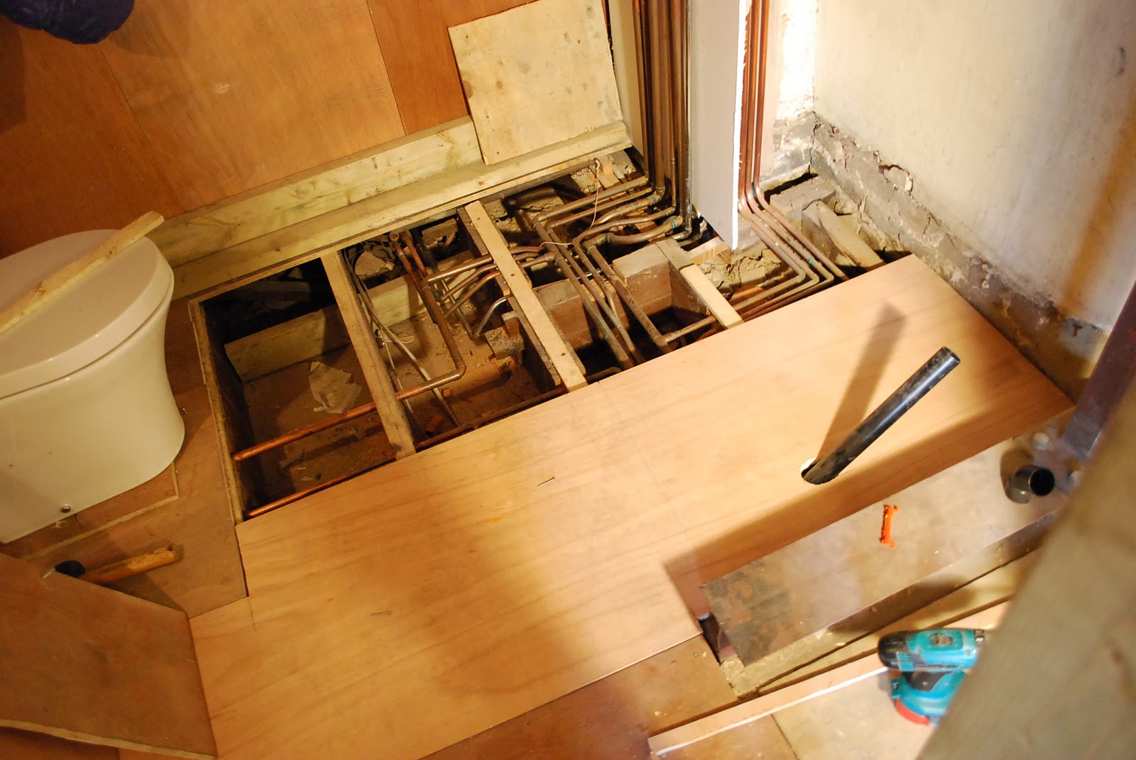 Design : Build: Starting the Bathroom: SubFloor