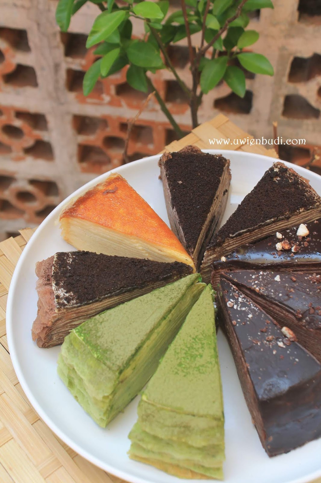 Satu loyang berisi 12 slice mille crepes. Bisa memilih maksimal 4 rasa ...