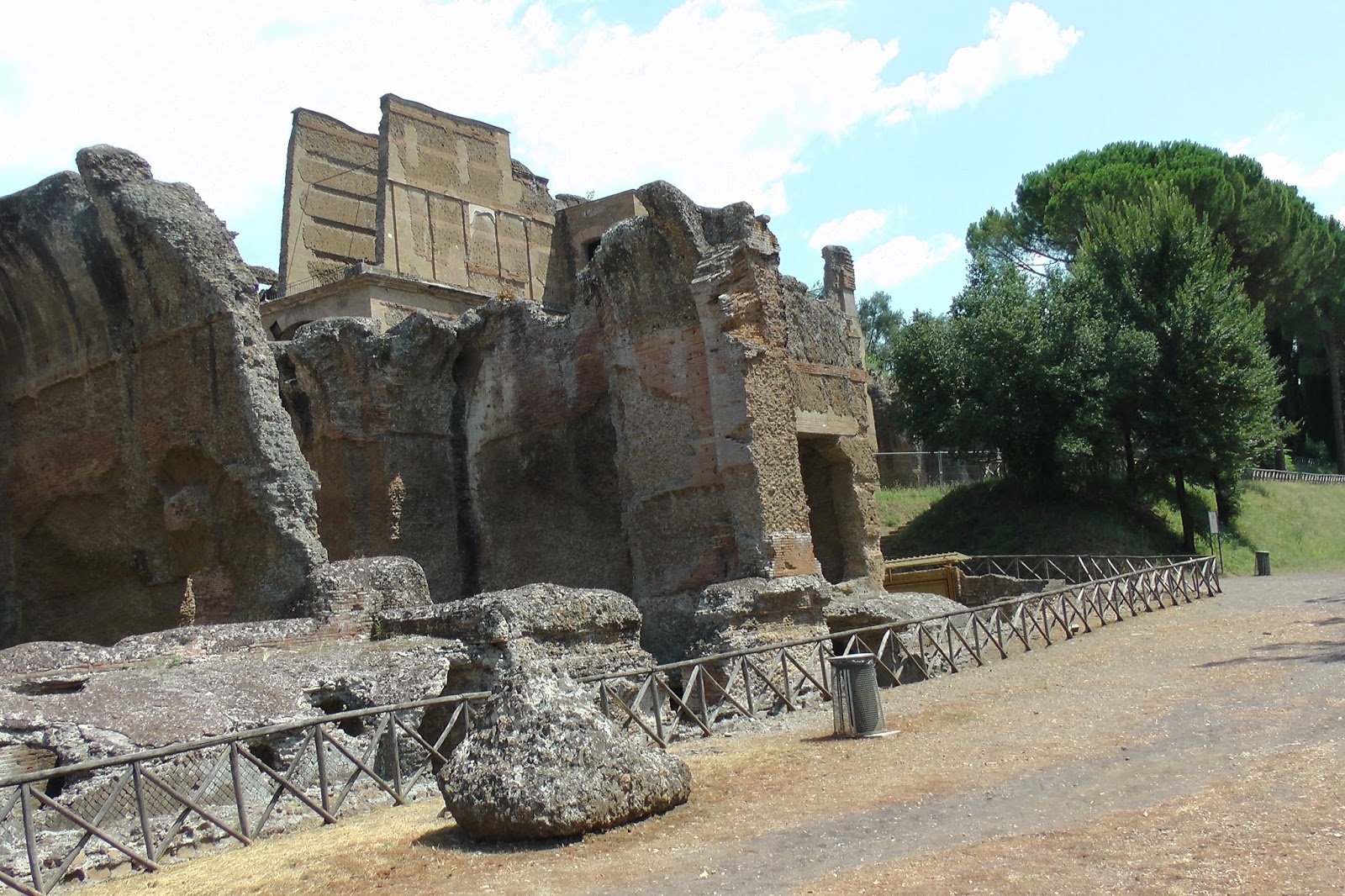 johncristiani: TIVOLI - VILLA ADRIANA: IL SOGNO DI PIETRA DEL GRANDE ...