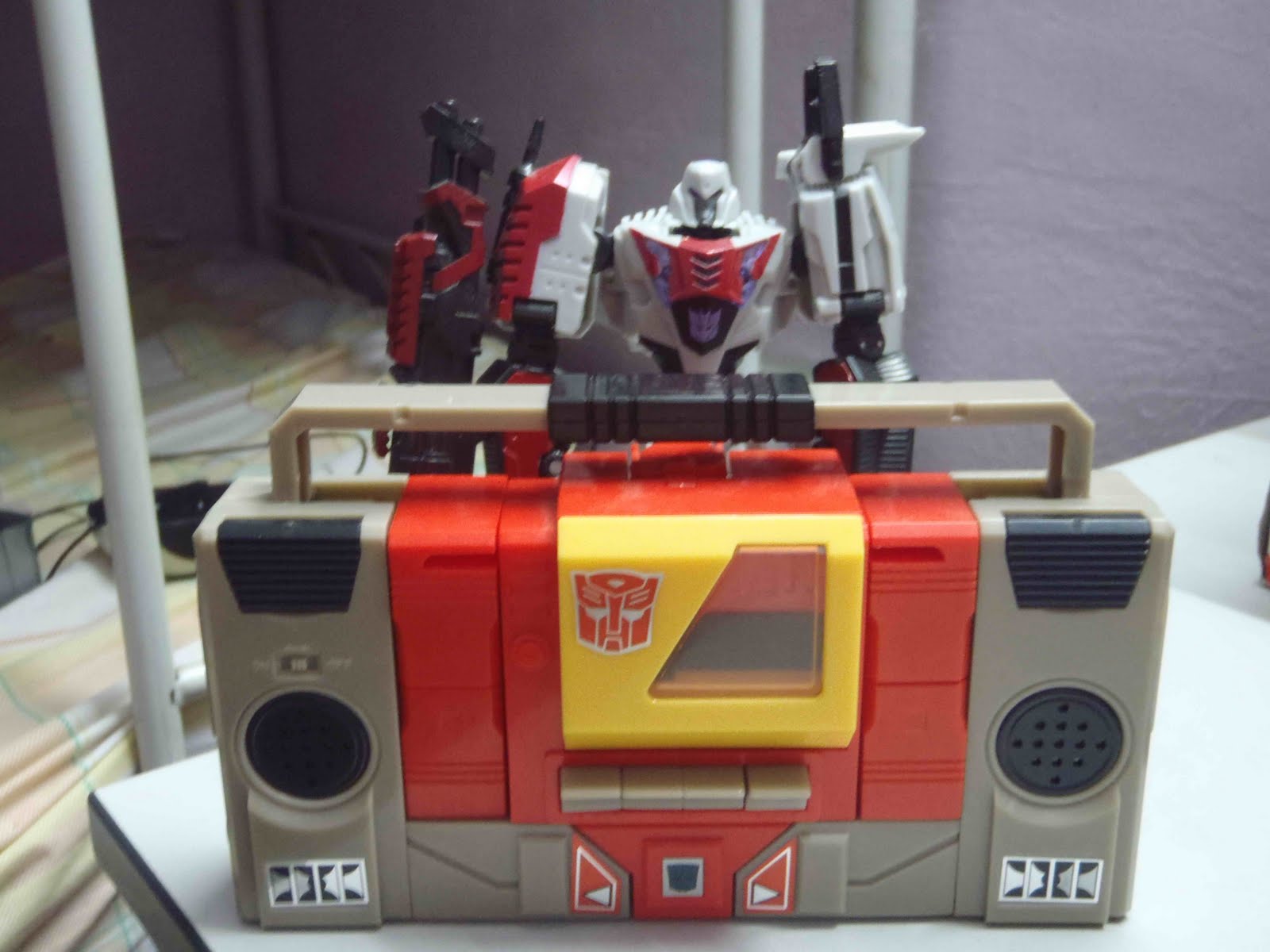 New Planet Cybertron: Transformers Review: SDCC Blaster (G1/ Universe)