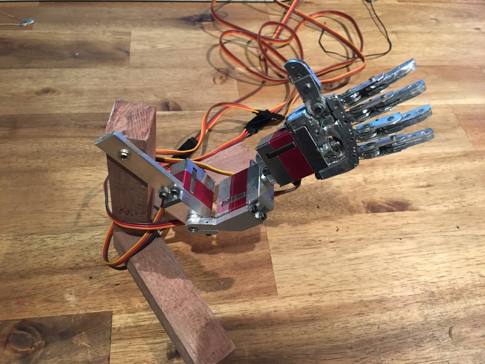 Mini Robot Hand: The Arm