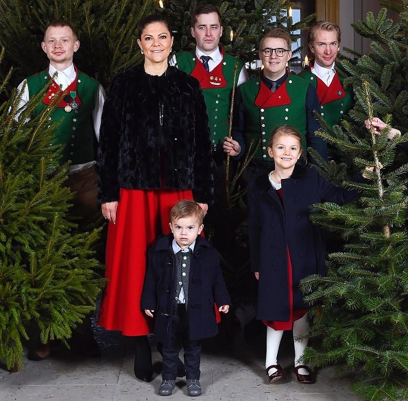 Princess Victoria and her children received 2017 Christmas trees