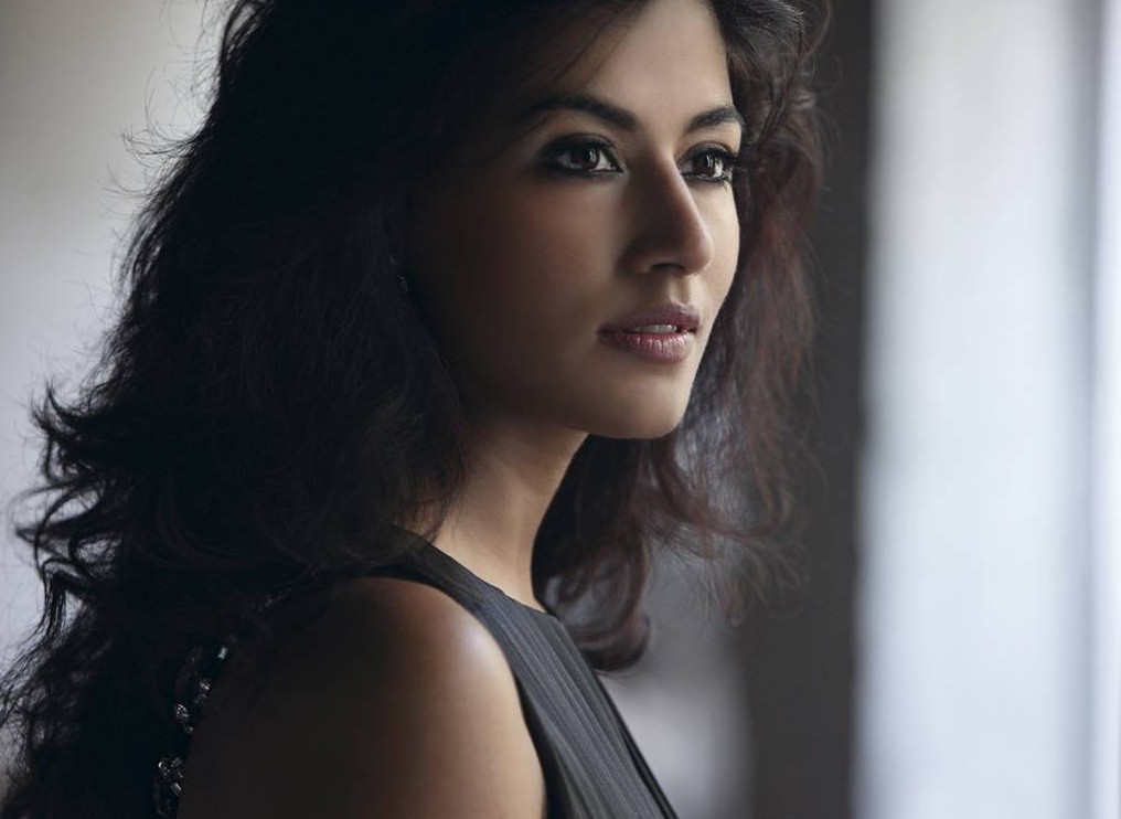 Bollywood Hollywood Lip Lock: Chitrangada Singh Cute Pics