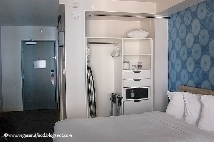 The LINQ Las Vegas hotel room - Vegas and Food