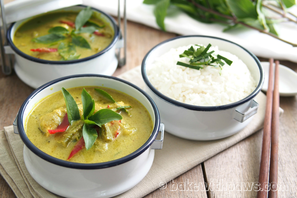 Green Curry Chicken (Gaeng Kaew Wan) - BAKE WITH PAWS