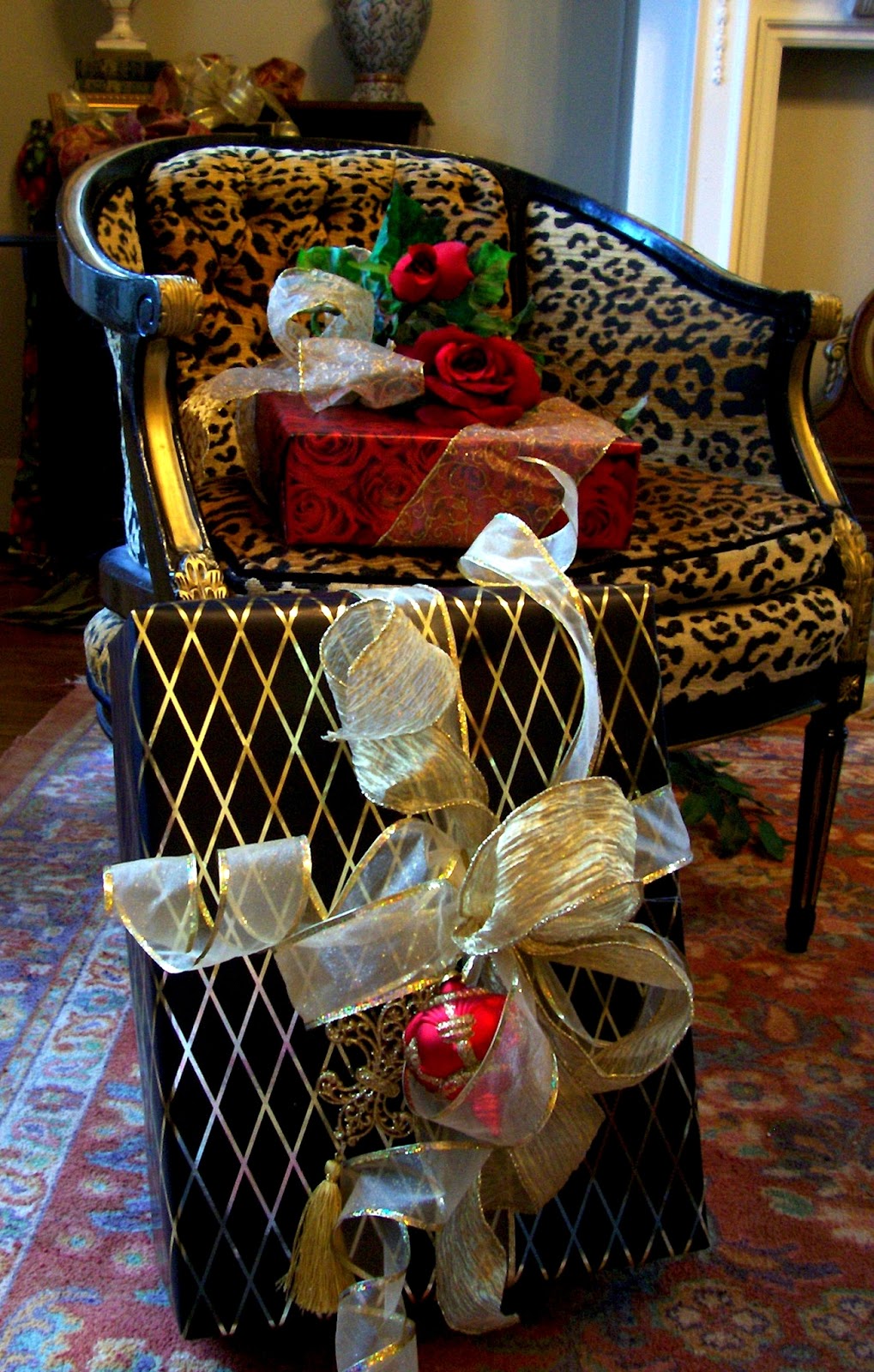 Eye For Design: Beautifully Wrapped Christmas Packages From Lisa Farmer ...