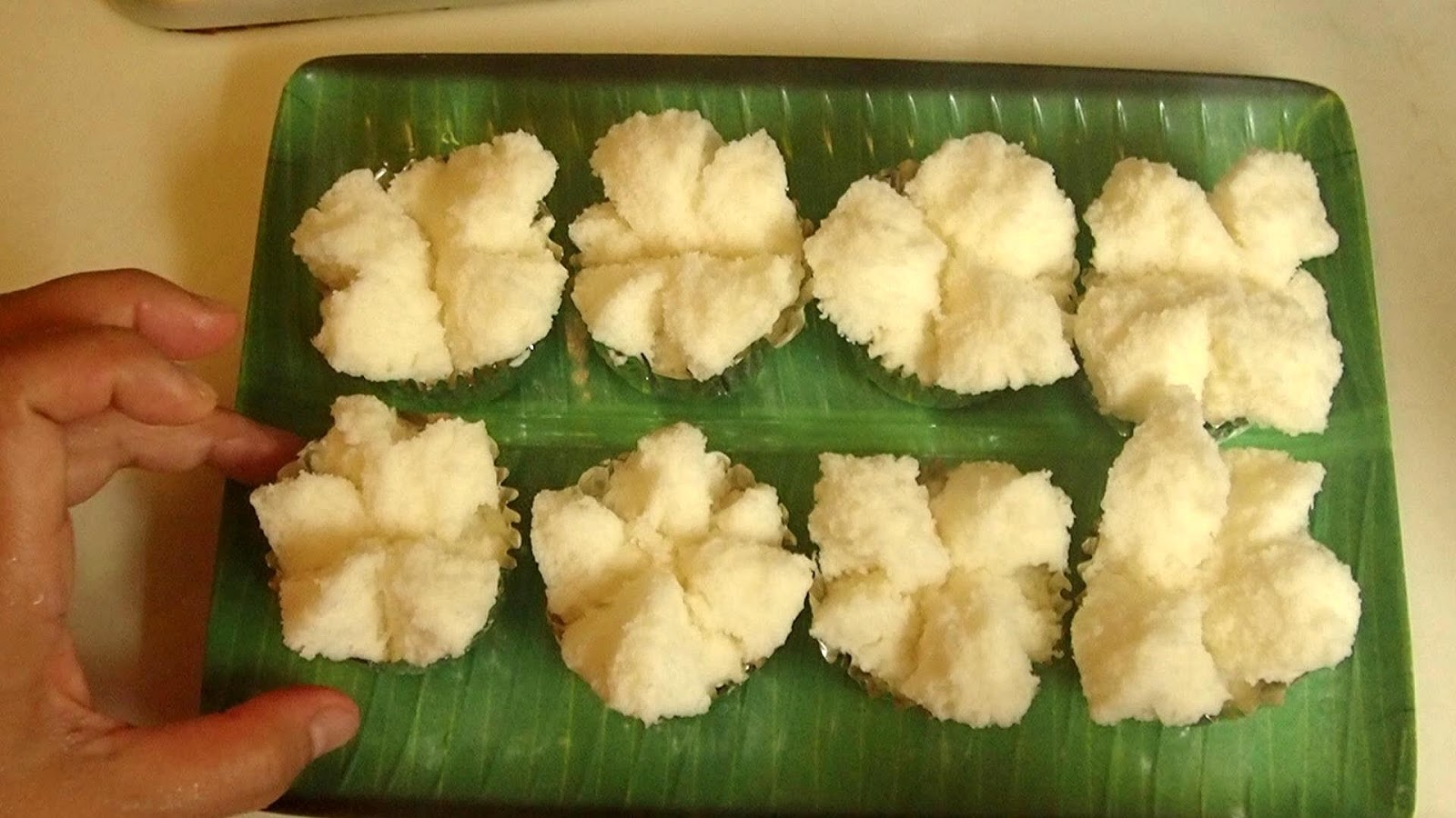 LUWEEH KITCHEN : Rice Puto ( Flower version)