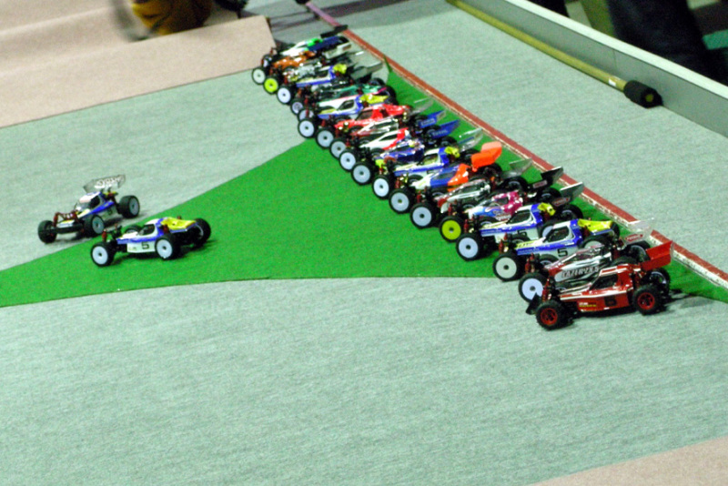 KYOSHOSAN: Mini-Z Buggy Race in Japan [Updated]
