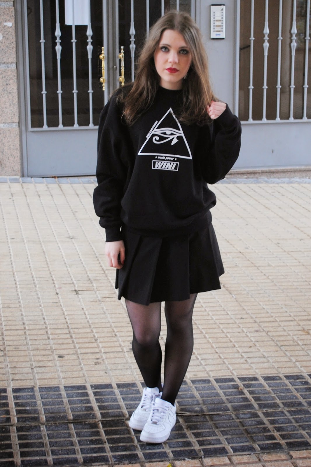 Coloco mi desastre con mi ropa.: Wini clothes.