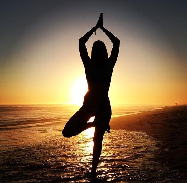 Top 7 Best Yoga Asanas For Losing Weight Quickly And Easily - Healthamania