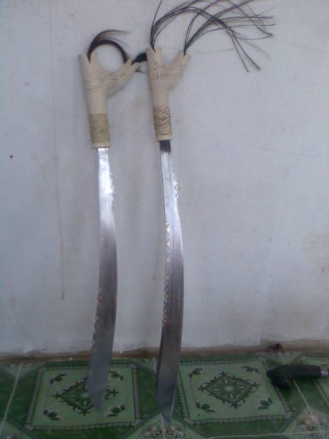 TUKANG PARANG SARAWAK DAN TERABAI