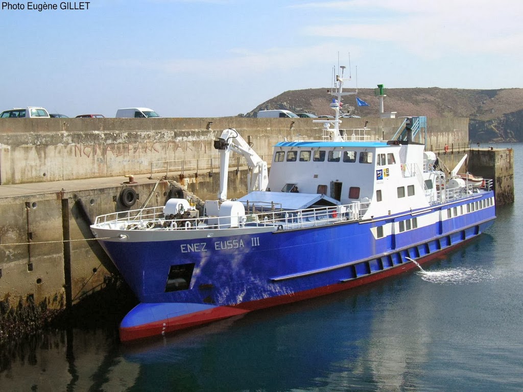 A QUAI A OUESSANT AU PORT DU STIFF