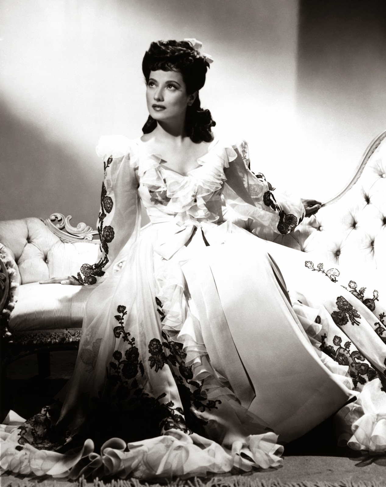 Slice of Cheesecake: Merle Oberon, pictorial