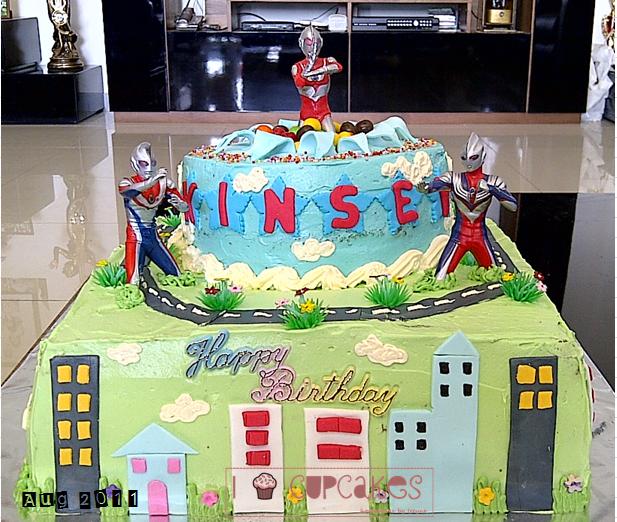 I Love Cupcakes: Ultraman theme buttercream cake