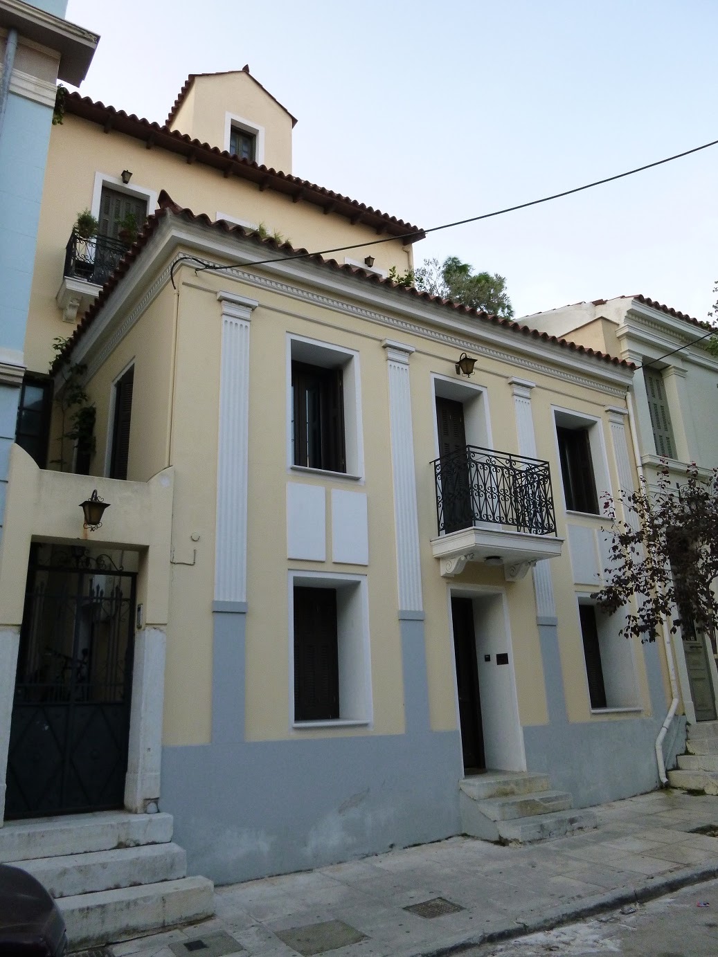 Γιώργος Πρίμπας (Στιγμές): [στο Θησείο - μεταξύ των οδών Αποστόλου ...