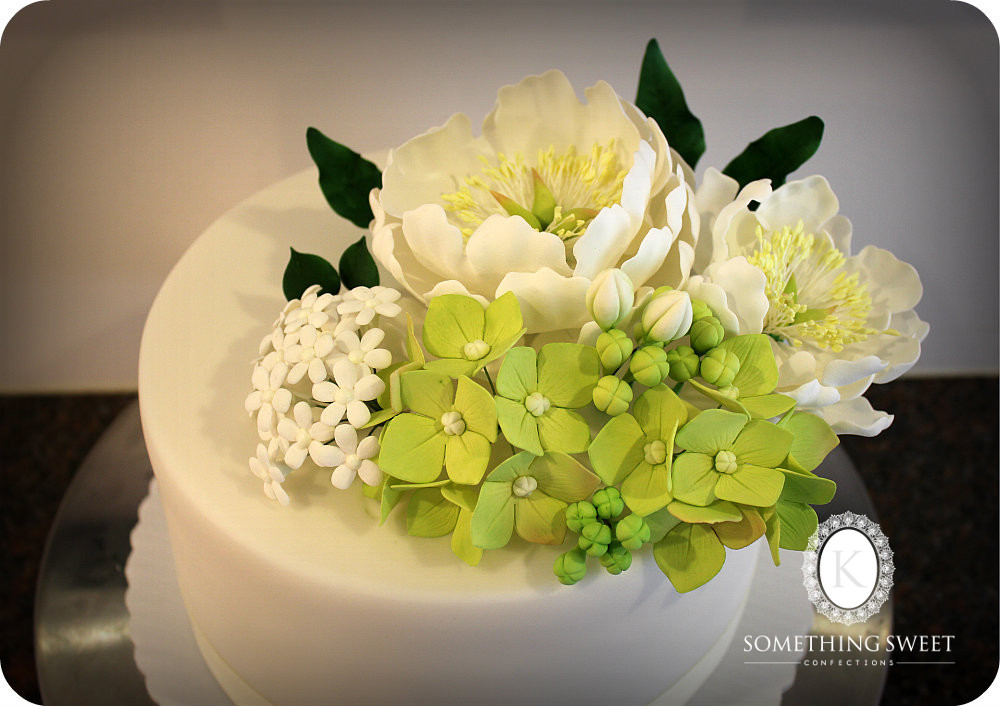 {Katie's Something Sweet}: Handcrafted Sugar Flower Cake